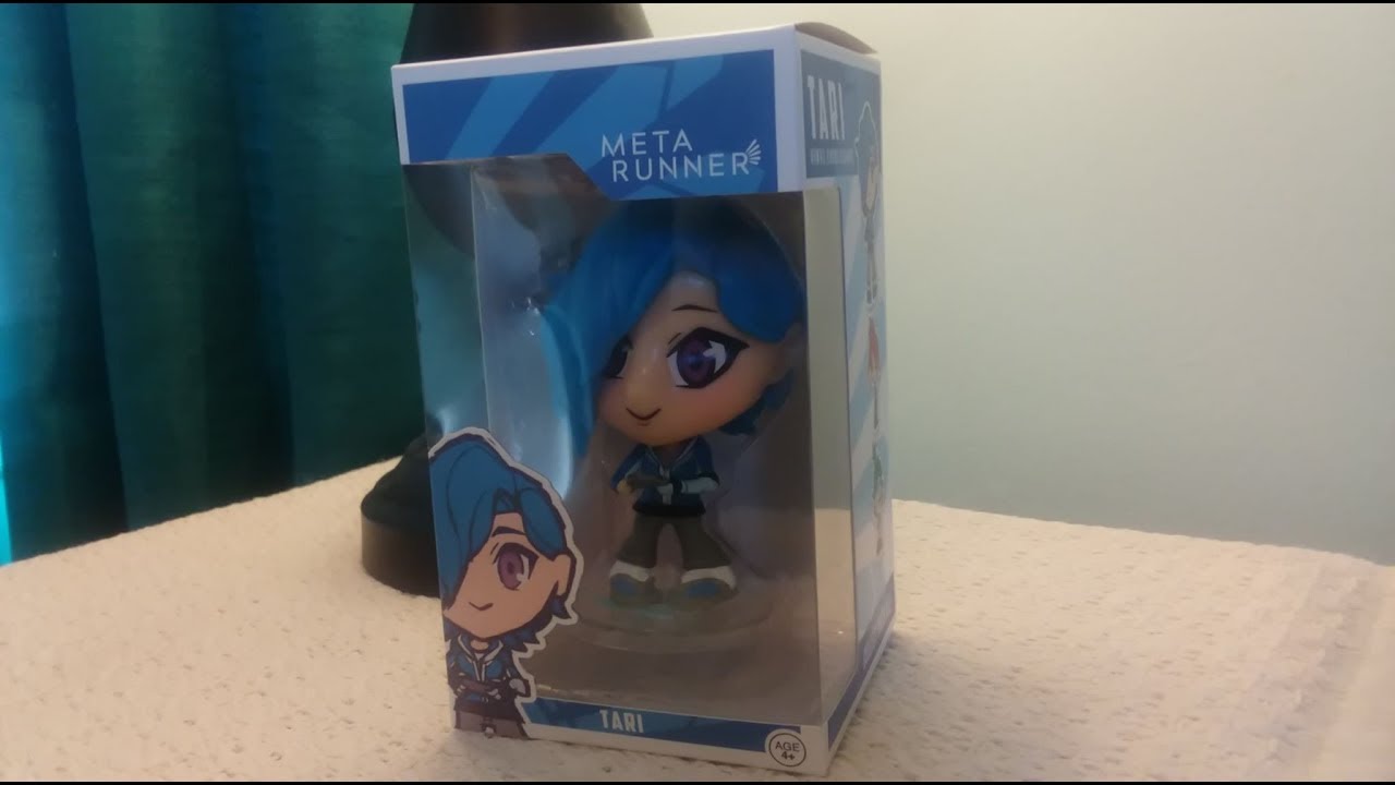 Unboxing | Meta Runner | Tari Vinyl Figure - YouTube