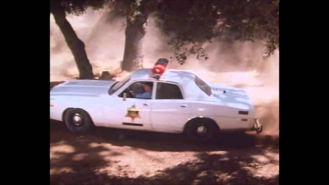 Dukes of Hazzard-Enos testing his driving skill - YouTube