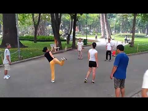 Vietnamese Hacky Sack - YouTube