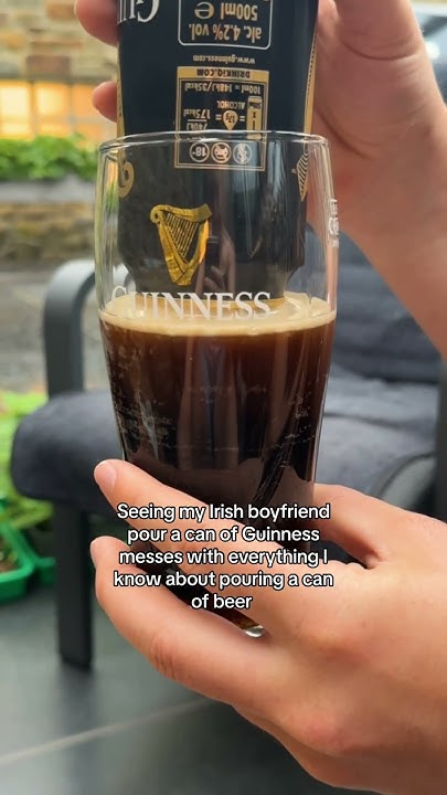 Pouring Guinness the Right Way 😲 😲 - YouTube