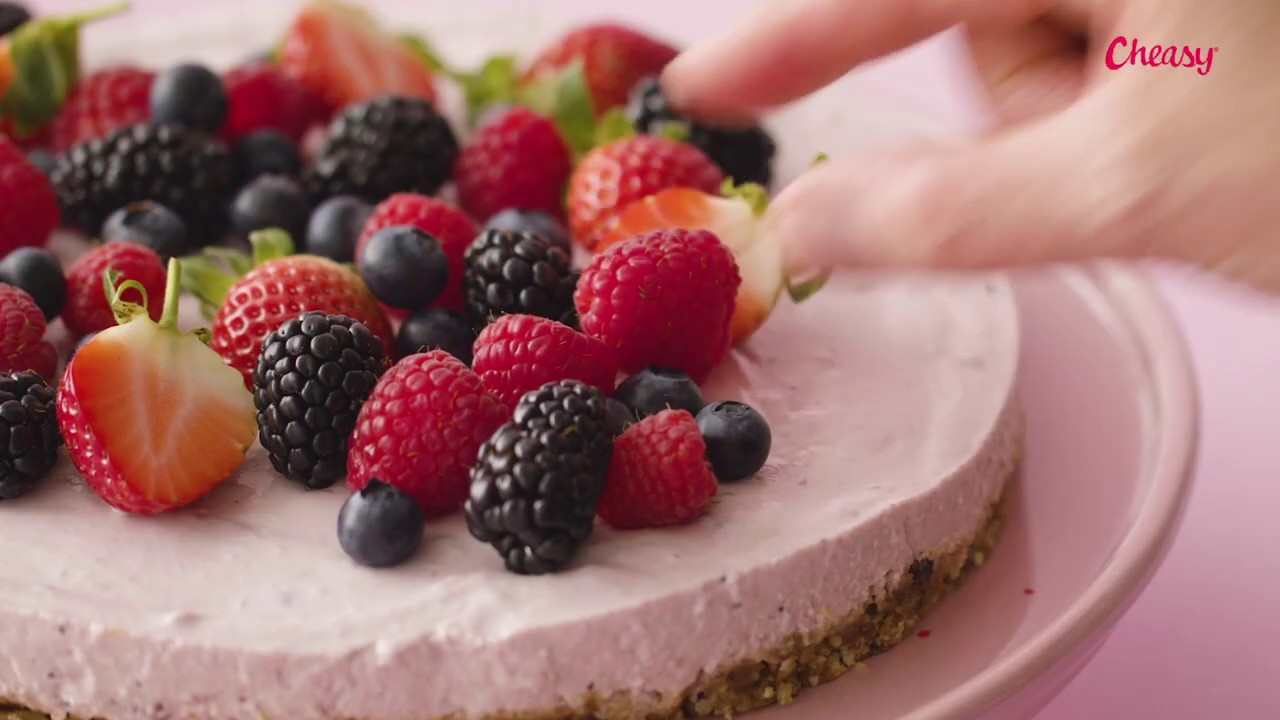Cheesecake med skovbær og skyr || Cheasy® - YouTube