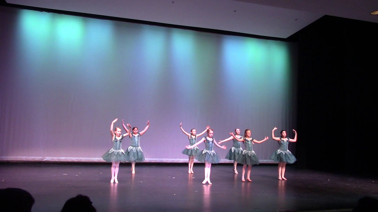 Izzy Christmas Recital 2019 - Ballet - YouTube