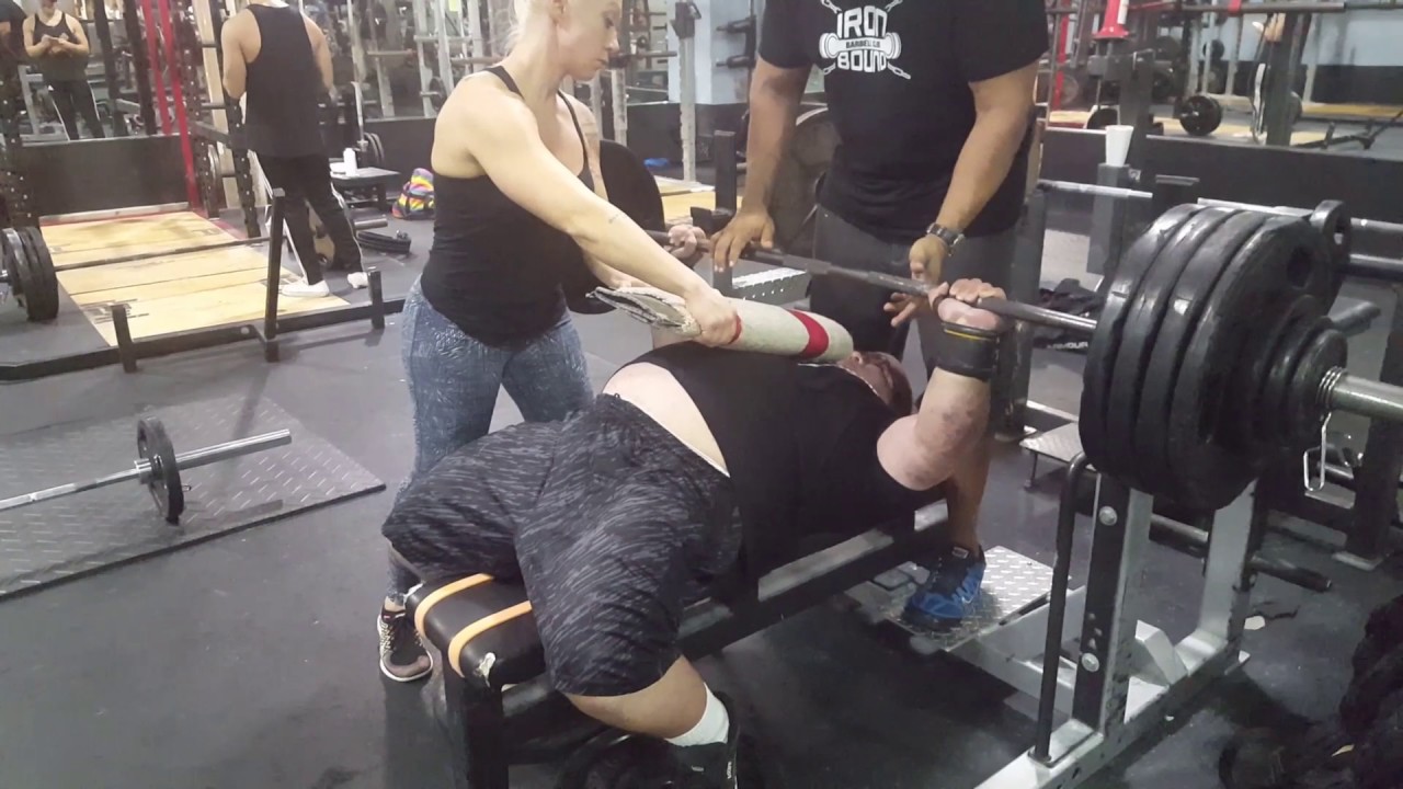 Carpet press 440lbsx2reps paused - YouTube