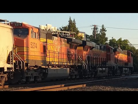 BNSF 5859 leads the H-STOPRO with a nice crew - YouTube