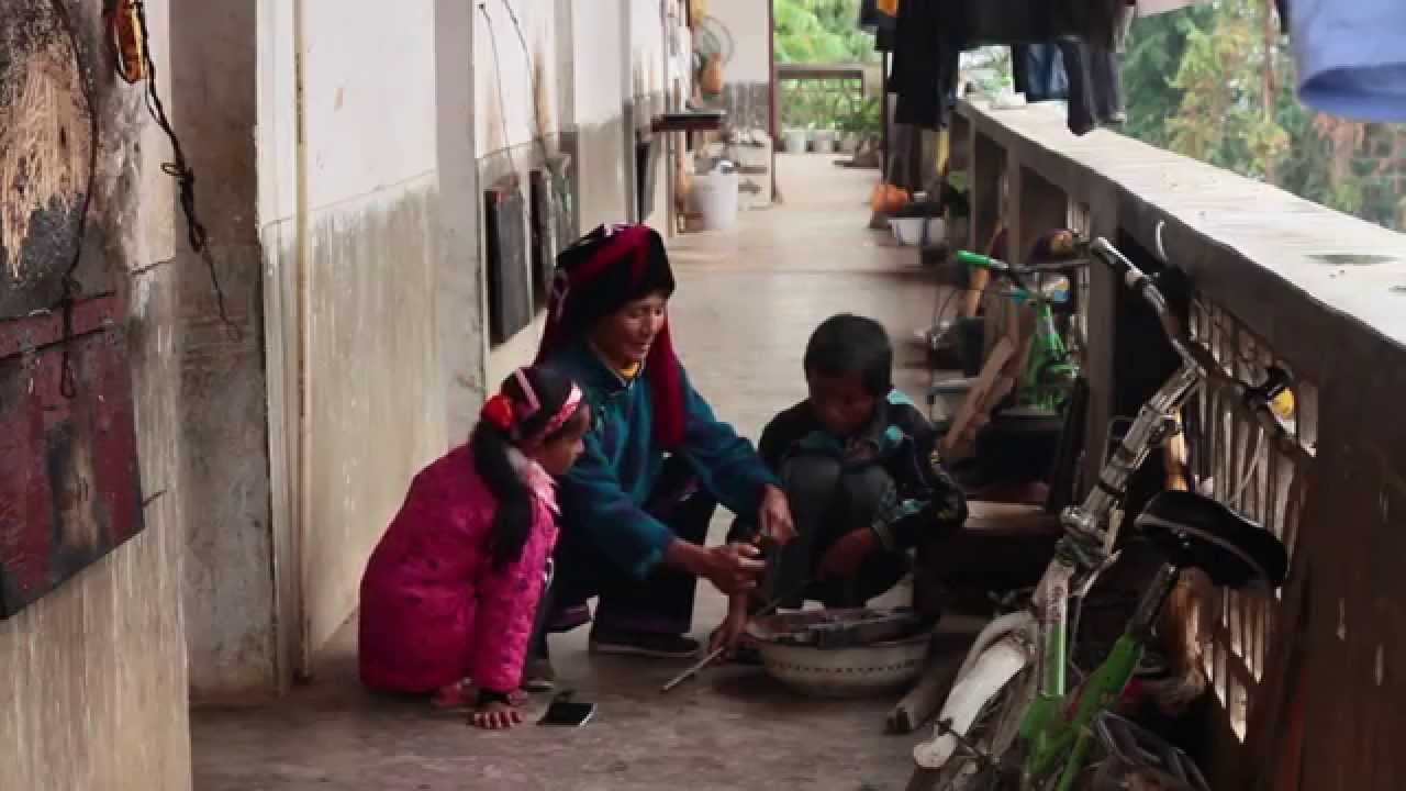 Official Trailer - The Dwarf in China (HD) - YouTube