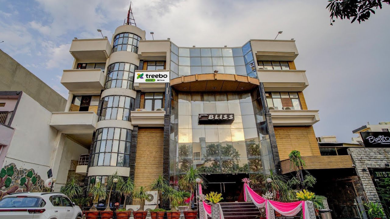 Treebo Trend Bliss, Jaipur, India - YouTube