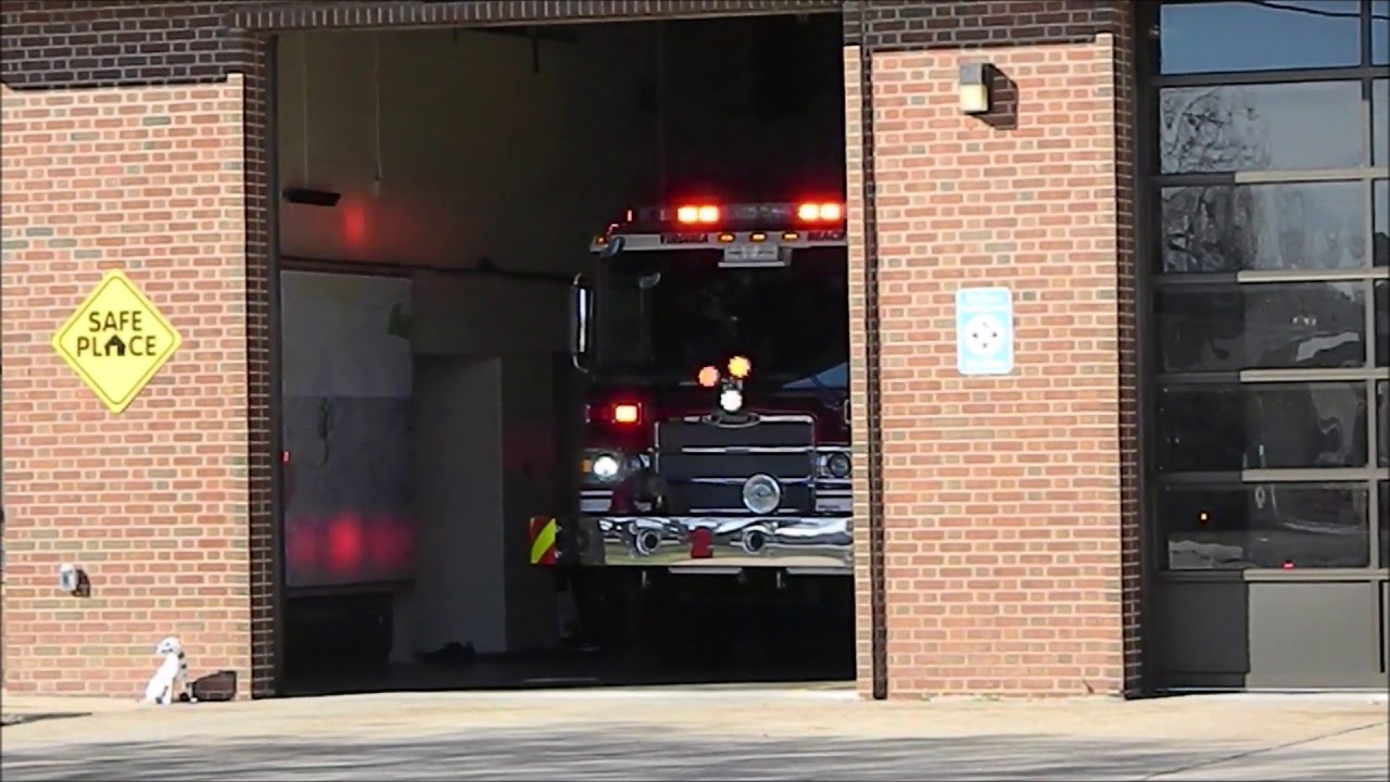 [GO GET EM BROTHERS] Virginia Beach Fire Dept. Engine 2 responding - 1 ...
