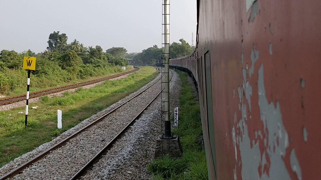 Entering Udupi Station : 12224 Ernakulam - Mumbai LTT Duronto Express ...