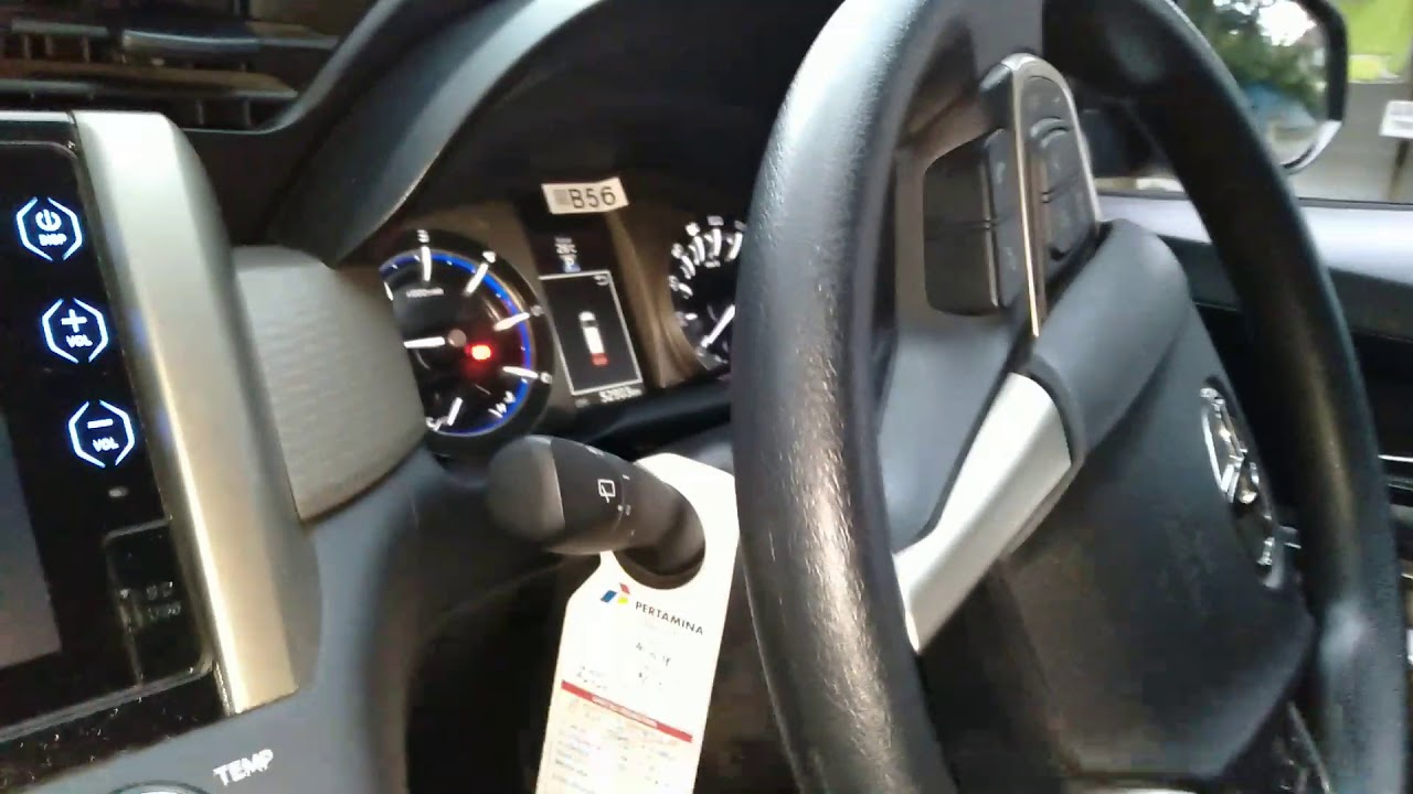 How to adjust steering wheel on the Toyota Kijang Innova 2.4 V 2017 ...