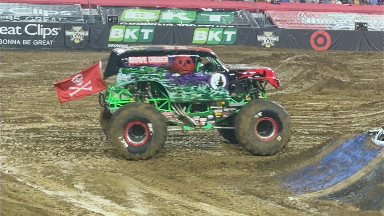 Monster Jam World Finals XXII Freestyle | Grave Digger (Brandon Vinson ...