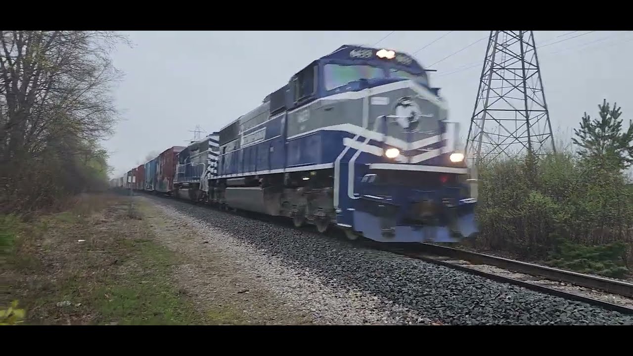 LSRC 6433 & LSRC 6301 Southbound Bridgeport - YouTube