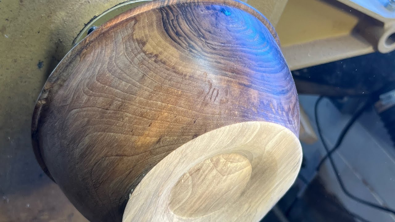 Learn How To Turn a Bowl from a self taught expert. #woodturning # ...
