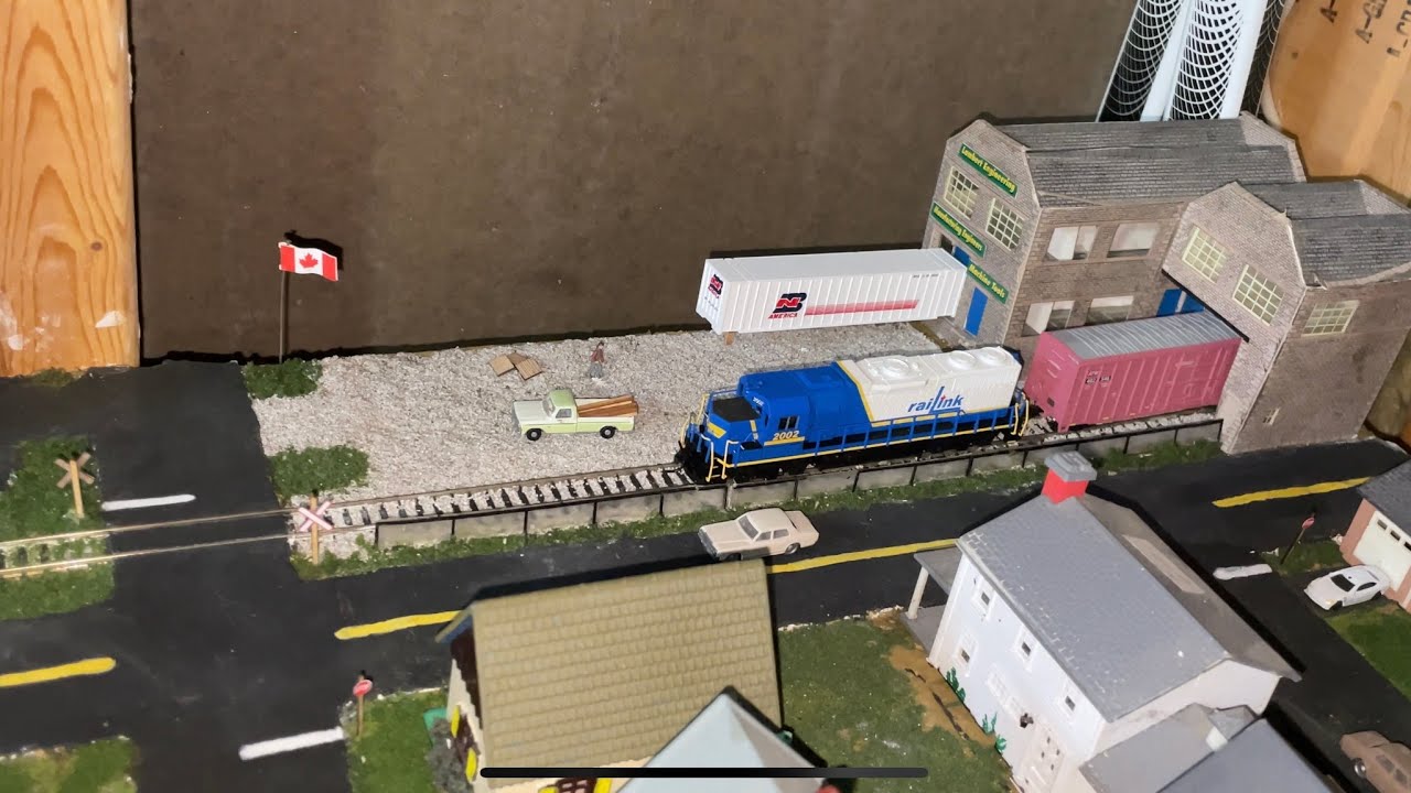 Happy April 1st!! Atlas Canadian Railink gp38-2 spotting box car at ...