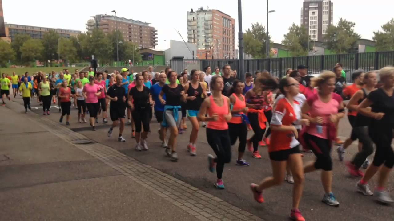 Rotterdam Running Crew in de Kuip - YouTube