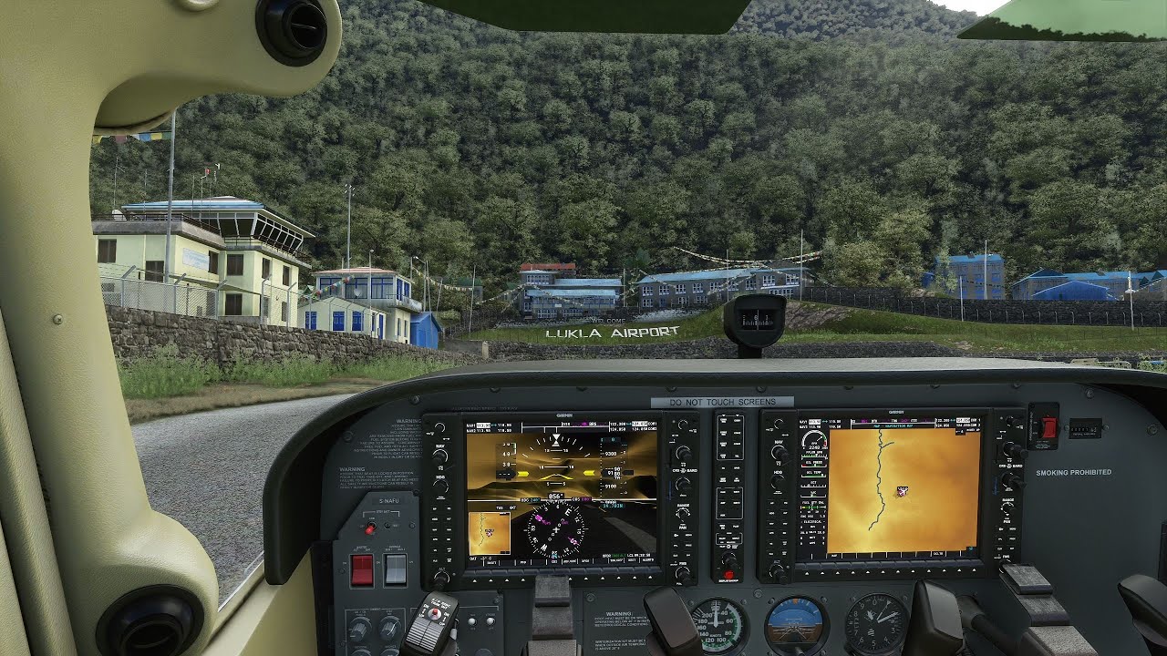 Lukla airport - Go around and landing - YouTube