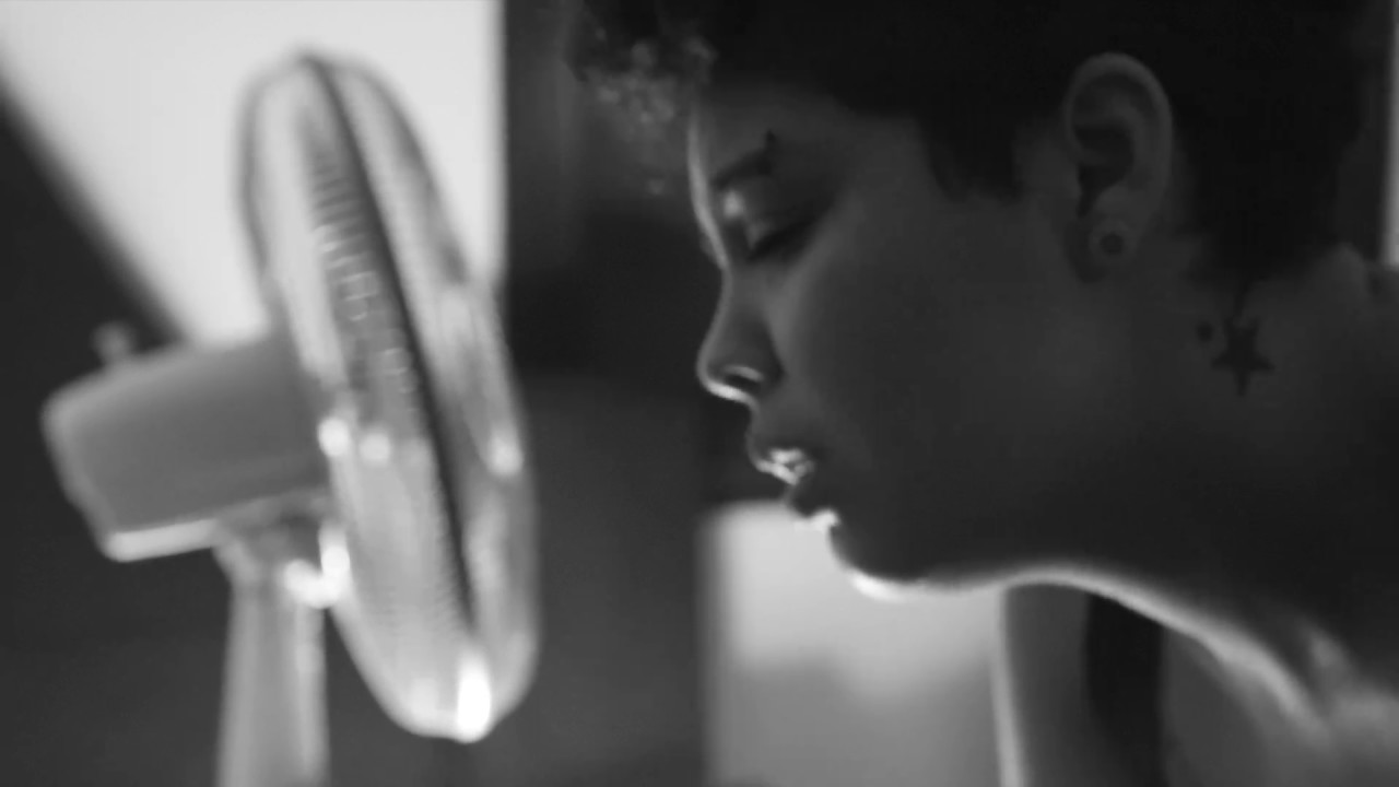 Yusor Hamed - Wa7di Bemshi | يسر حامد - وحدي بمشي (Official Music Video ...