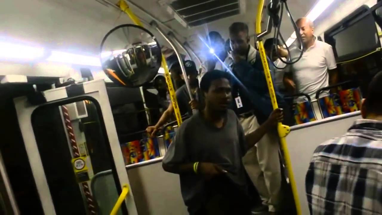 Fight on Metro bus - Guy fight's the wrong person - YouTube