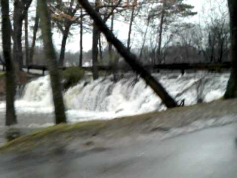 Meshanticut Lake - Cranston RI (Flood March, 2010) - YouTube