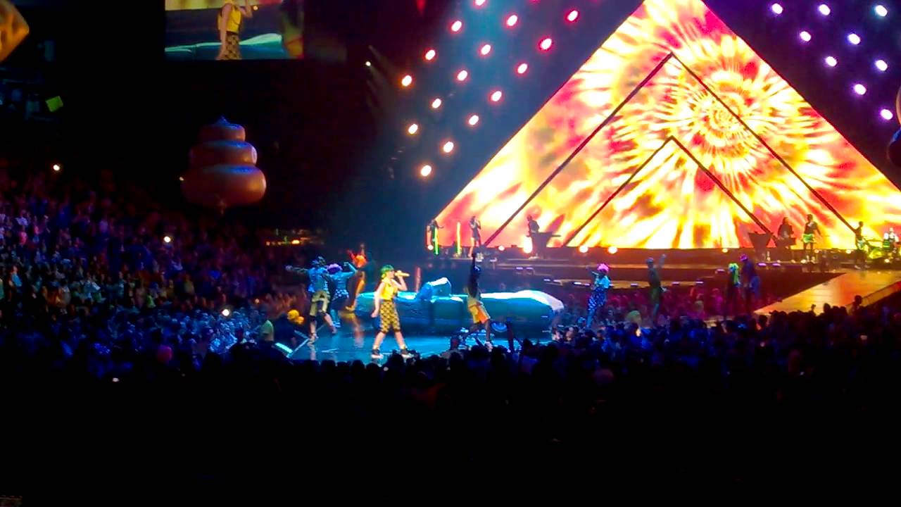Katy Perry Concert Clip Prismatic Tour - Toronto - Last Friday Night ...