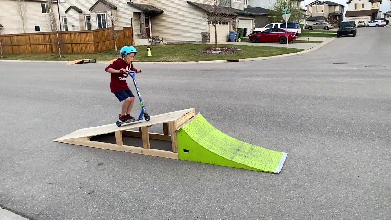 #slowmotion scooter ramp jump - YouTube