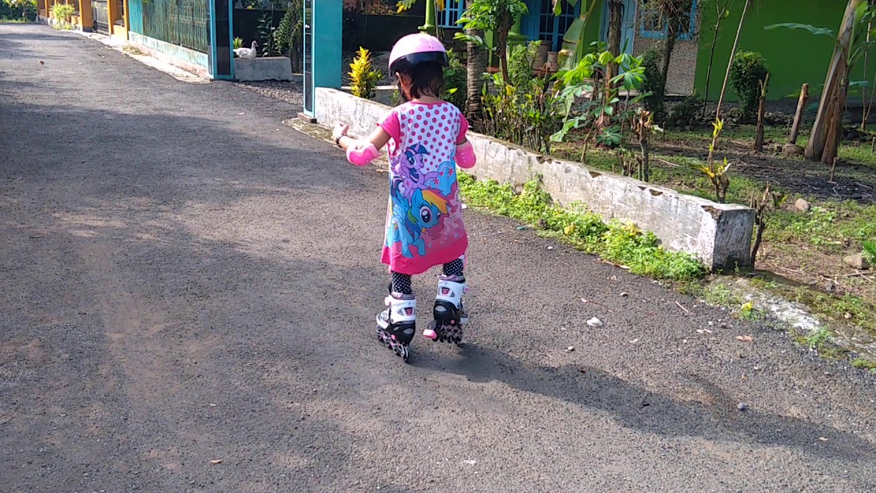 Roller Scate Training - YouTube