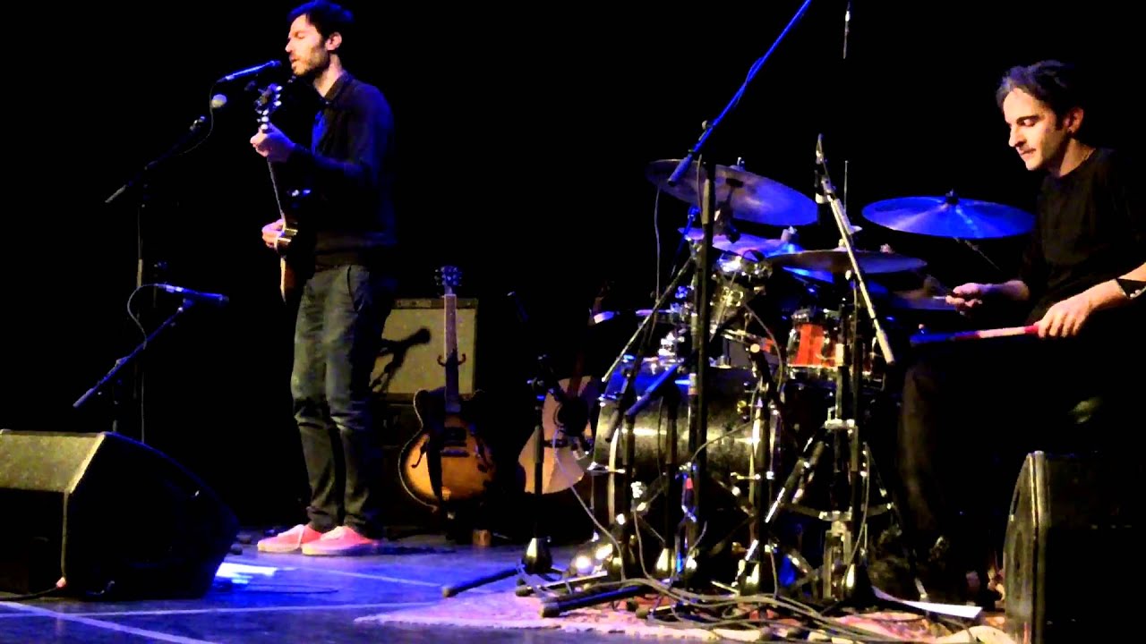Piers Faccini - A Home Away from Home (live in Montréal) - YouTube