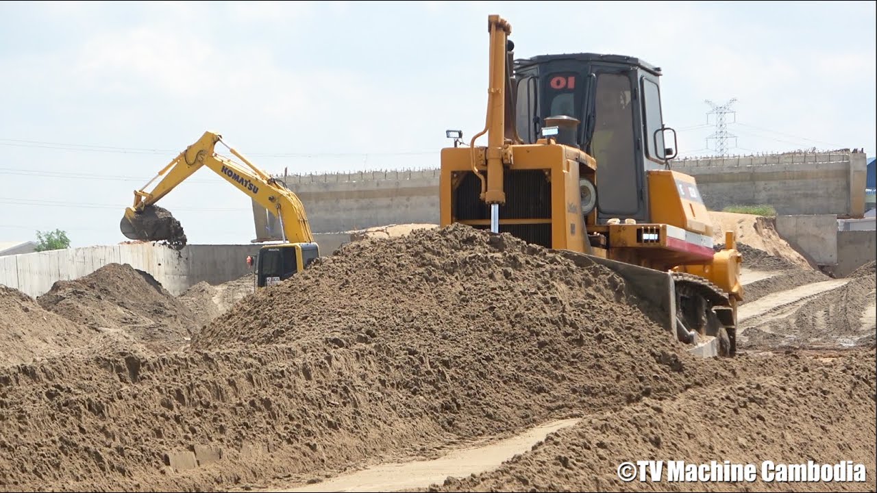Biggest Bulldozer Moving Sand, Bulldozer Pushing Sand, Dozer Spreading ...
