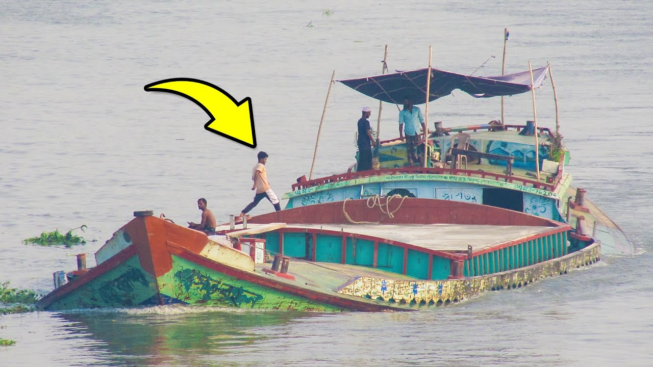 Overloaded Sand Carrier Boat M.B. ALTUR-2 In Deep River | Sand Barge M ...