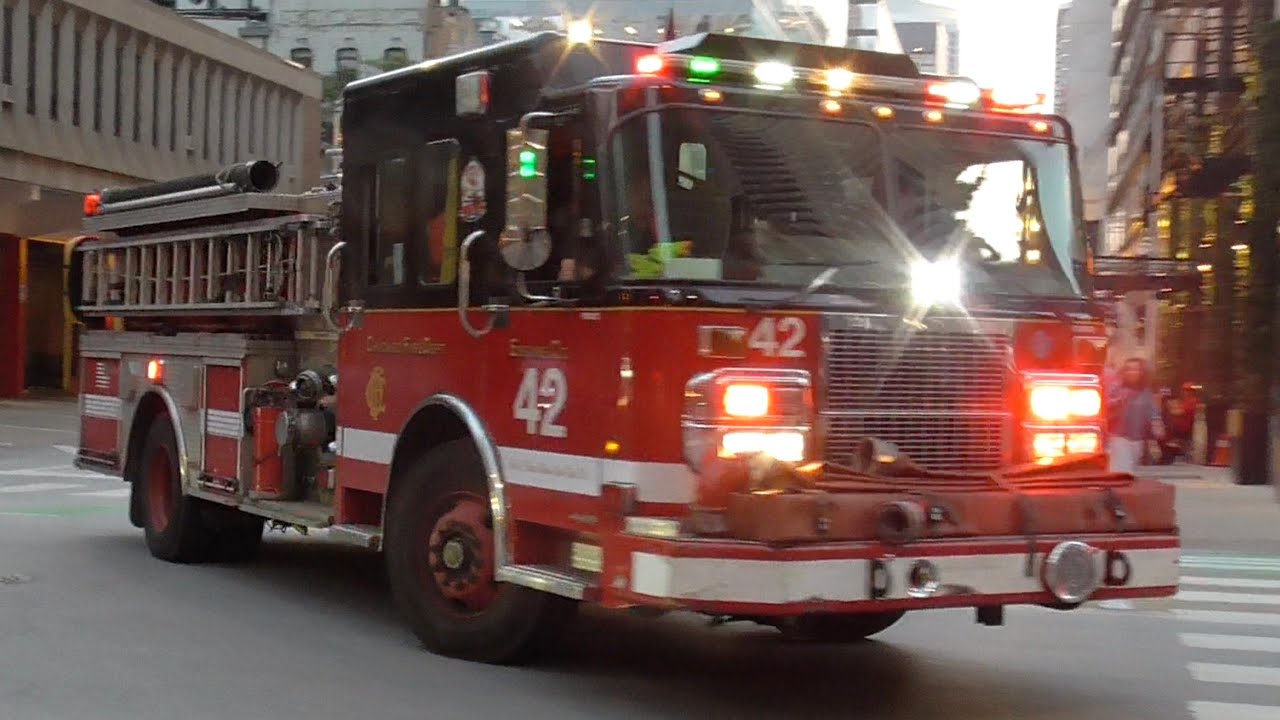 Chicago Fire Dept. Engine 42 Responding - YouTube