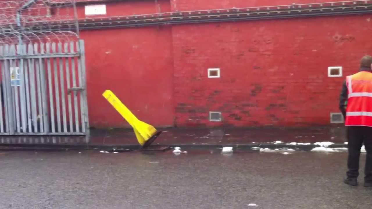 Eddie Stobart crashes into bollard! - YouTube