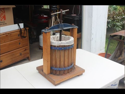 Antique Apple Press still going strong! - YouTube