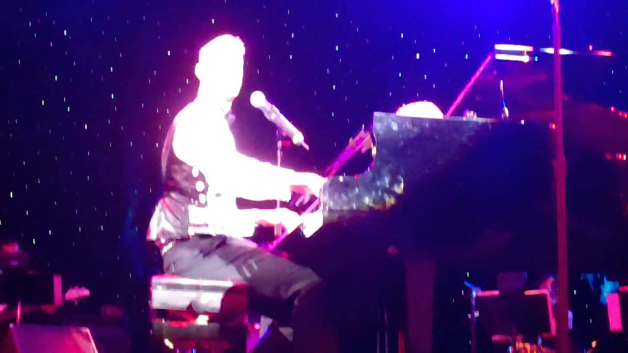 Perry Grant sings "the Judy Garland medley" - YouTube