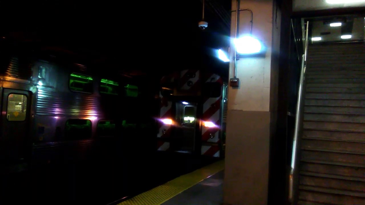 A Metra Electric Train Departs Track 4 - Millennium Station, Chicago, IL - YouTube