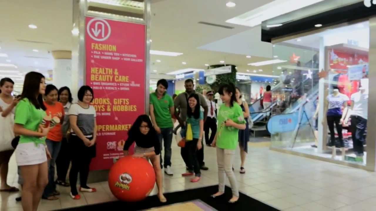 Pringles 1 Utama Giant Bowling Game Episode 3 - YouTube
