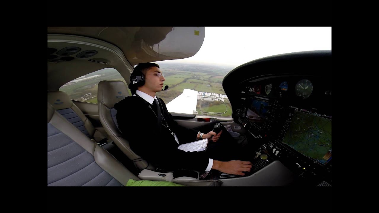 First Solo Diamond DA40 - YouTube