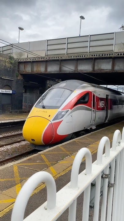LNER Azuma Class 801 Passing New Barnet - YouTube