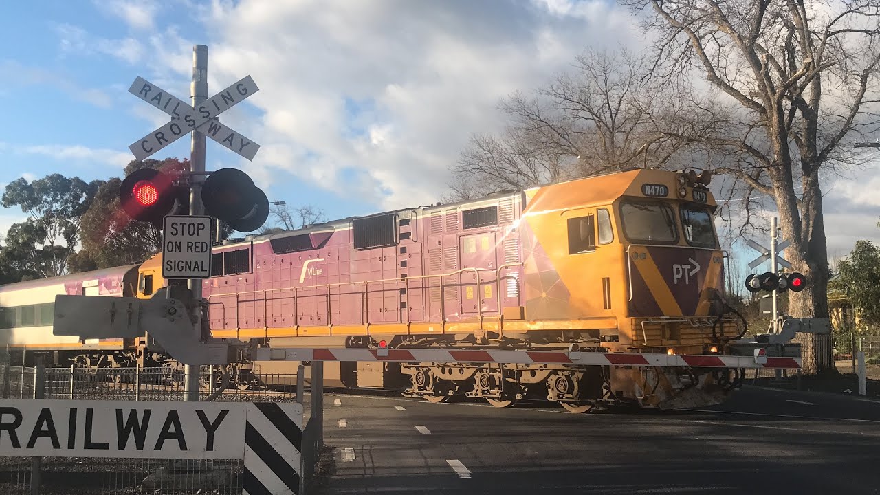 (N Class & V/Line Test!) Napier Street Level Crossing, Bendigo ...