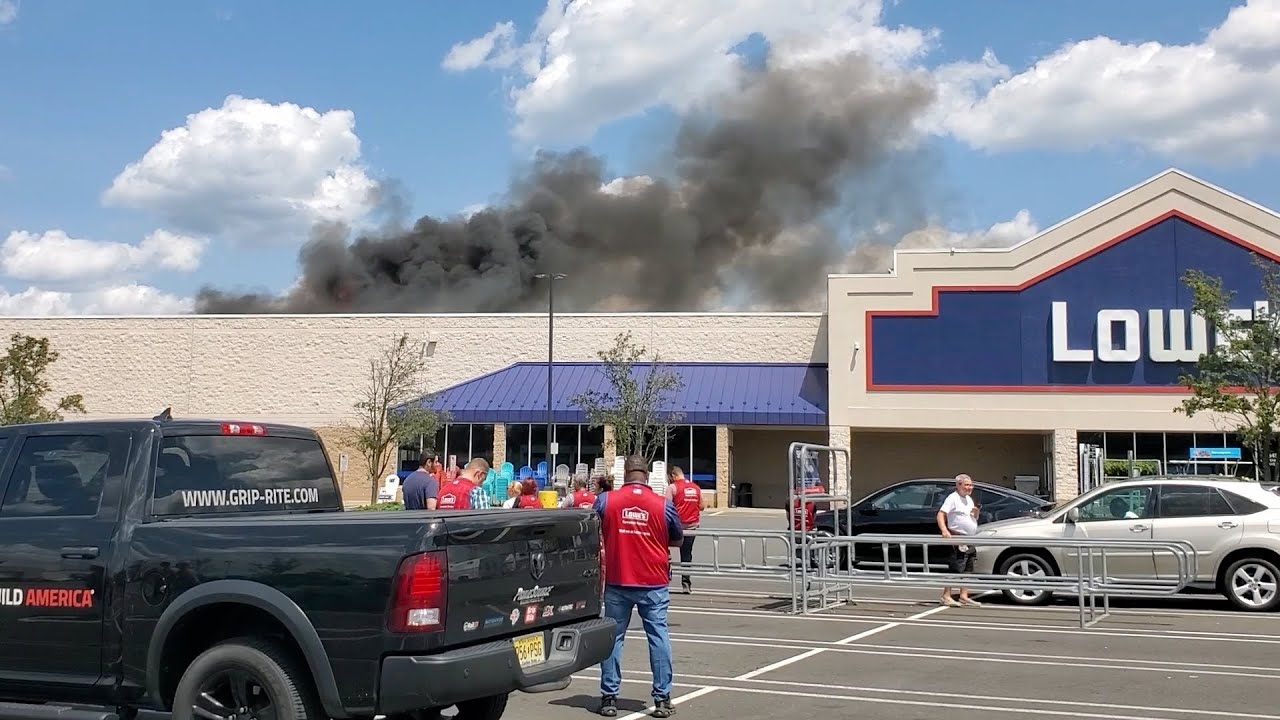 LOWES (Lowe's) Piscataway, NJ fire. 3PM 07/31/2023 - YouTube