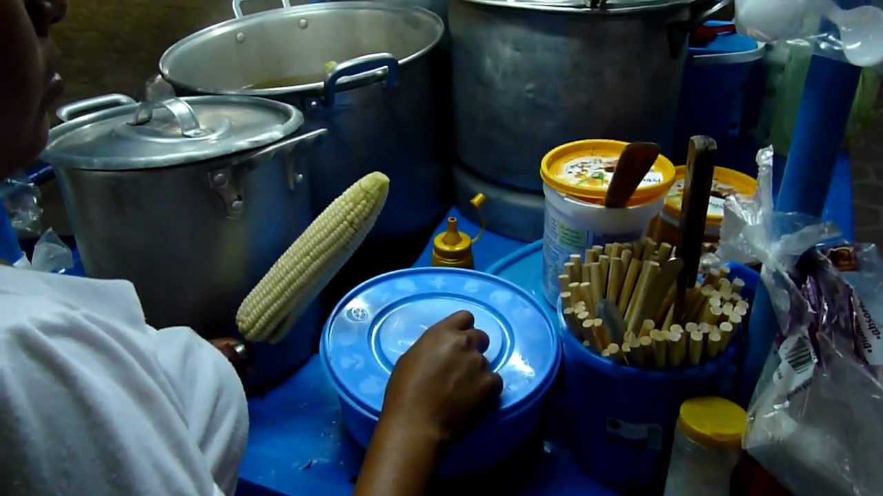 Mexico - the making of an "elote" - YouTube