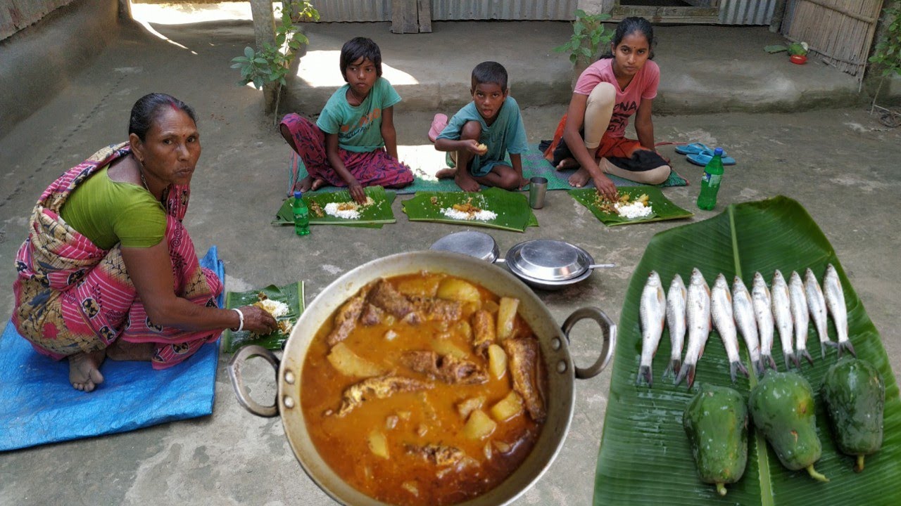 fish cooking curry | small fish eating in village | fish cooking recipe ...