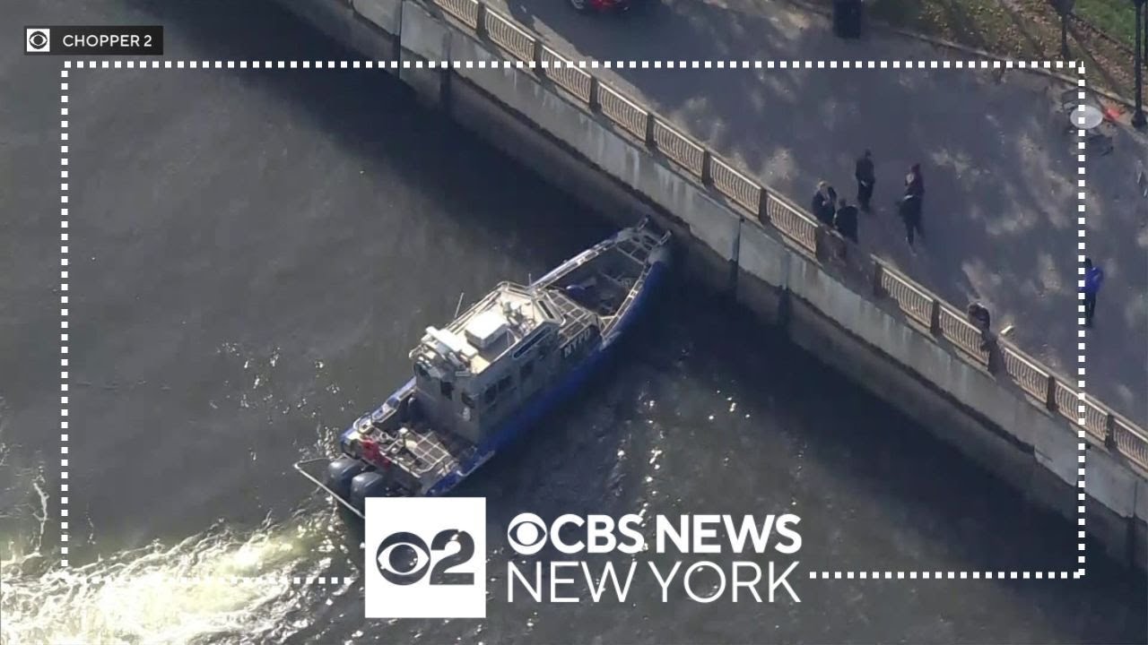 Divers recover body from East River - YouTube