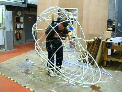 Audrey 2 puppet. Pod 4 - YouTube