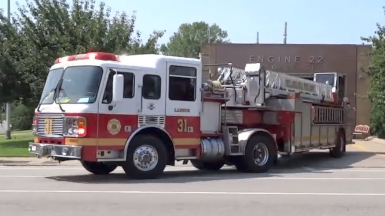 PFD Ladder 31 & Engine 22 Responding - YouTube