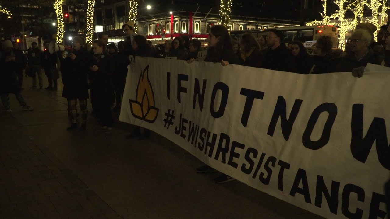 Jewish Americans protest Trump's Jerusalem move in New York - YouTube