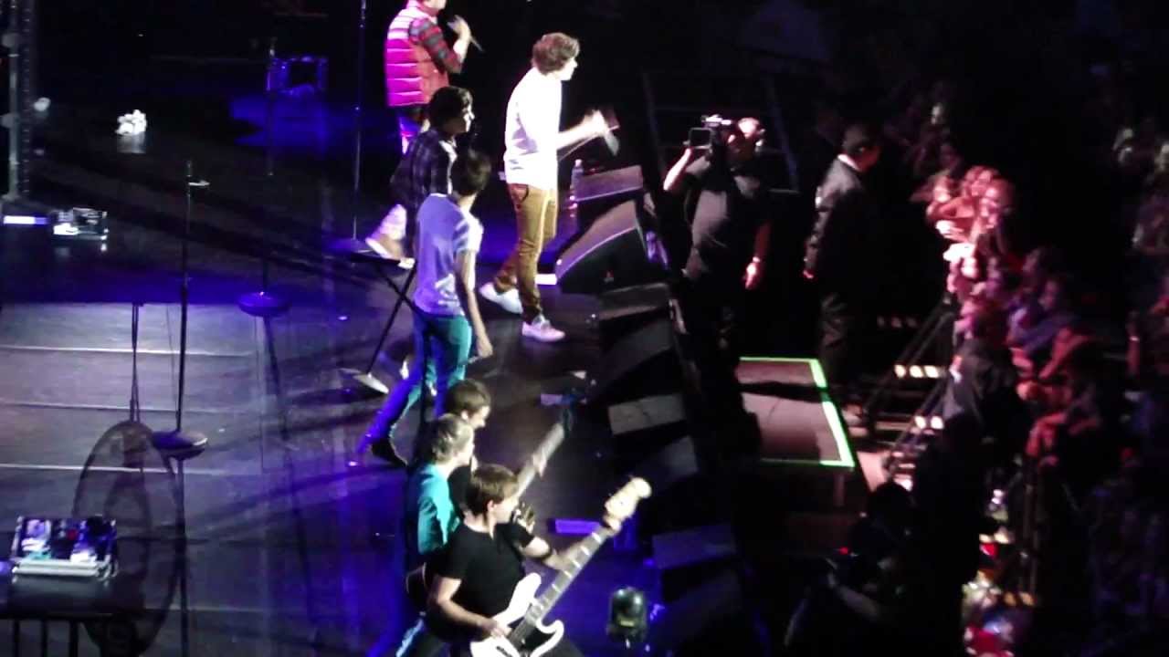 One Direction - Use Somebody 6/2/12 - YouTube
