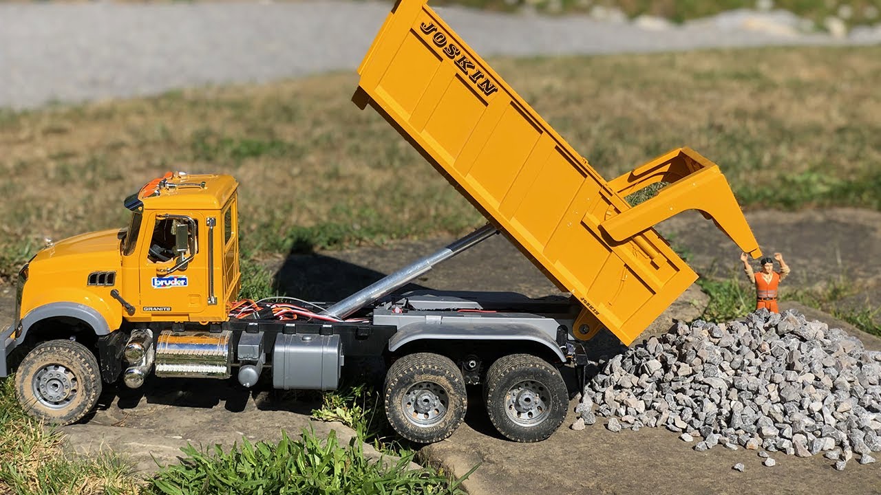 Bruder Truck and Tractor video! Extra heavy load with Bruder toys ...