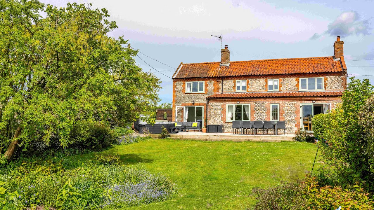 Forget Me Not Cottage, Southrepps - YouTube