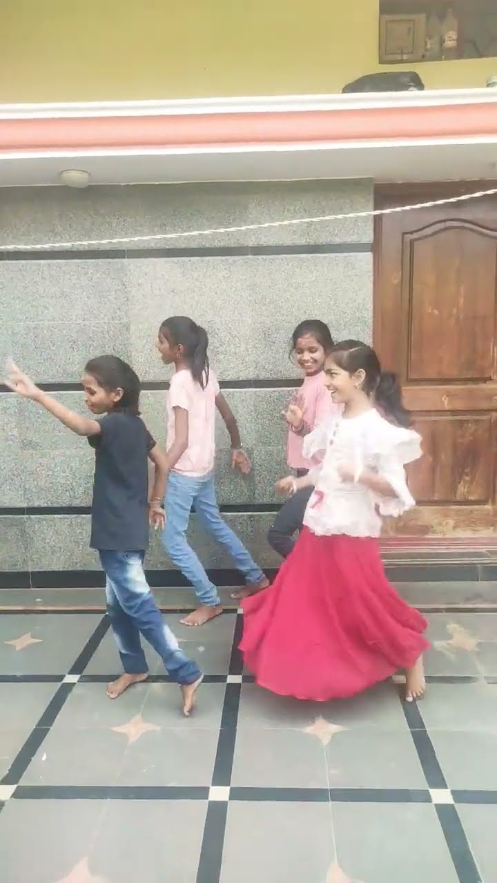 SRK can learn but these people can't 😂😂😂# clumsy dance but cute 🥰 - YouTube