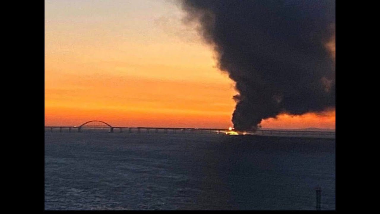 Explosions have shook the Crimean Bridge - YouTube