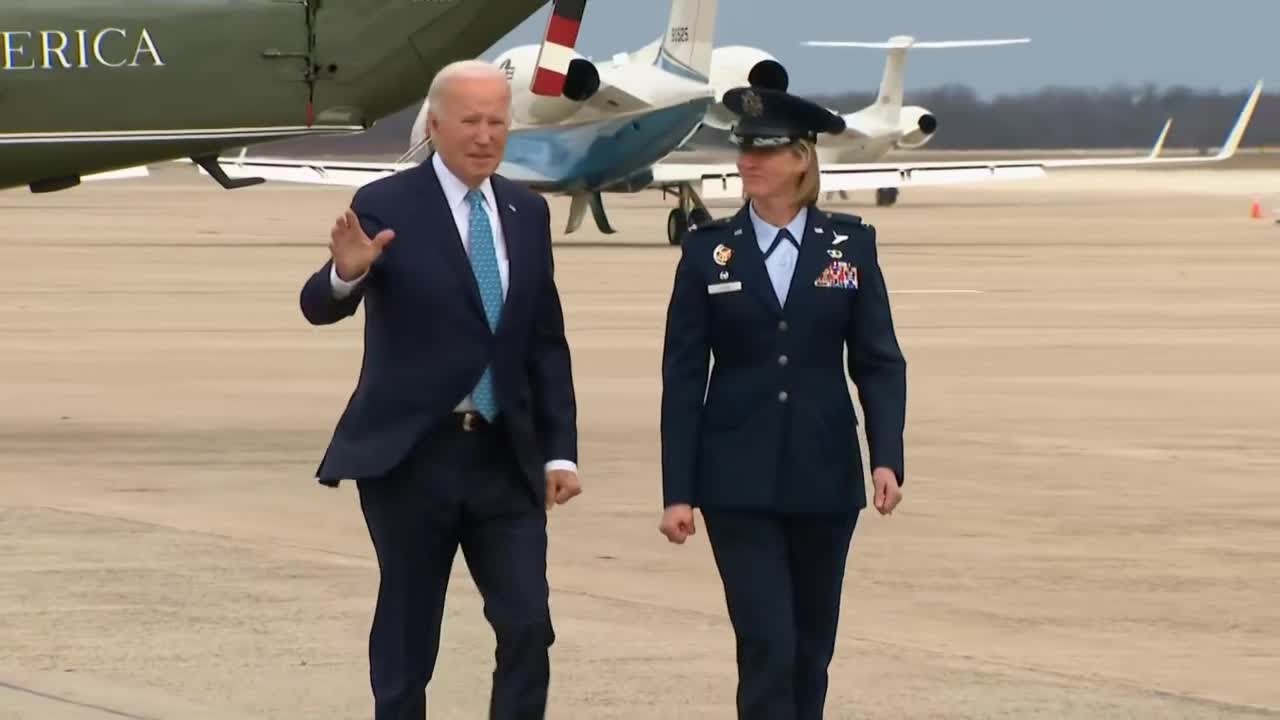 President Joe Biden boards Air Force One en route to Palm Beach ...